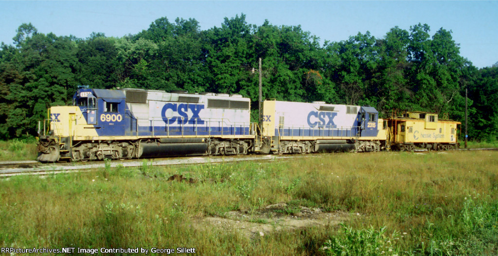 CSX 6900, and 2315 at Deforest Junction.